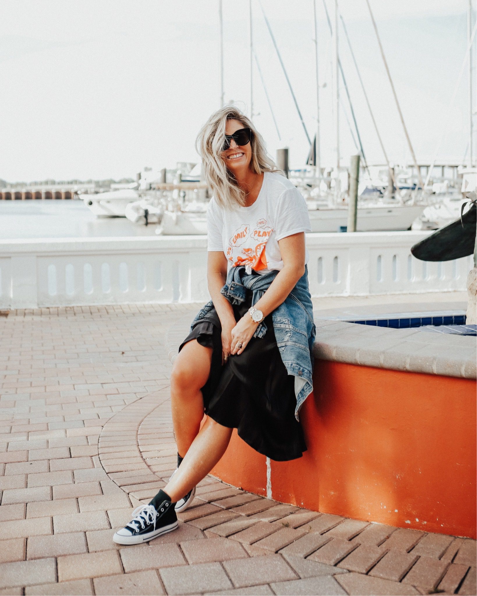 How to Style a Graphic Tee - Momma Mandy